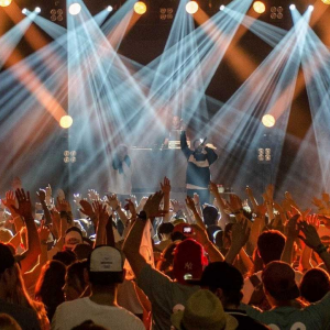 Feest DJ | Een swingend feest organiseren | Swinging.nl